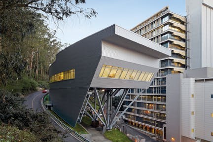 Raphael Viñoly’s serpentine-shaped building snakes up San Francisco ...